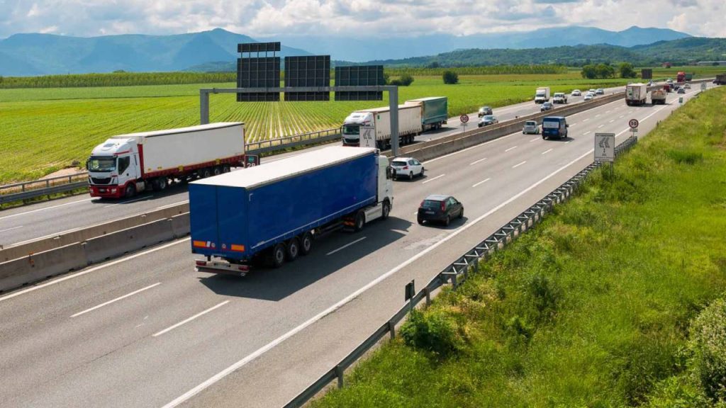 Cost-Saving Tips for Cross-Border Land Freight in UAE